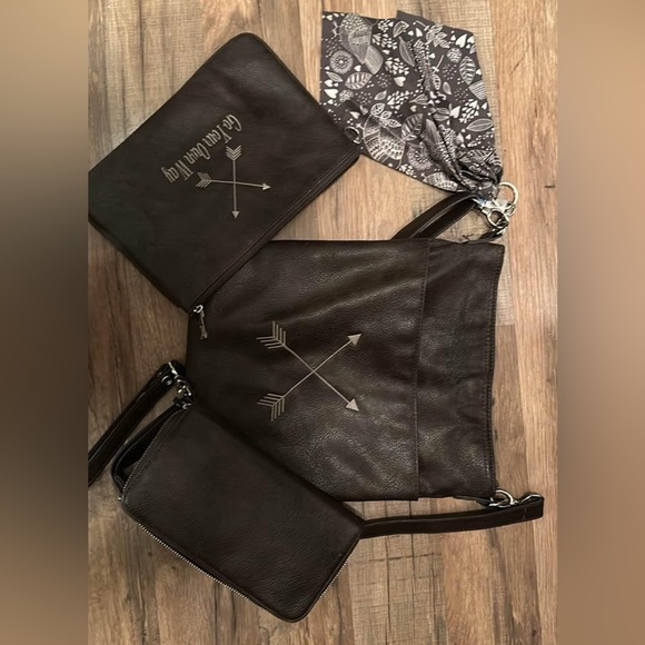 thirty-one | Bags | Thirty One Purse Wallet With Wristlet Makeup Bag ...